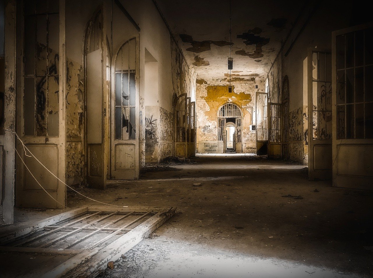 Building Suspense in Your Horror Novel | How-To Guide 2026
